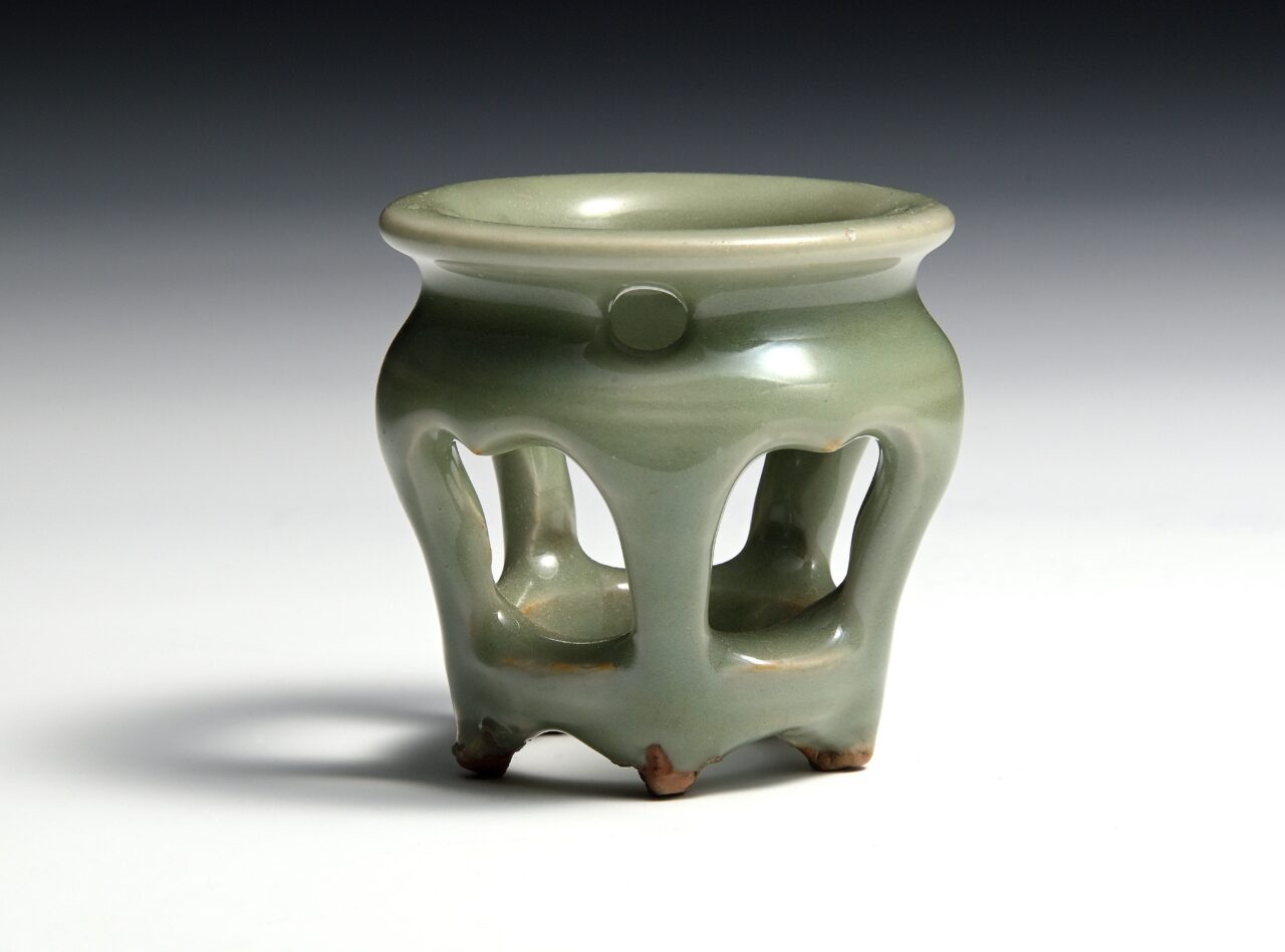 砧青磁夜学蓋置 | 藤田美術館 | FUJITA MUSEUM藤田美術館 | FUJITA MUSEUM